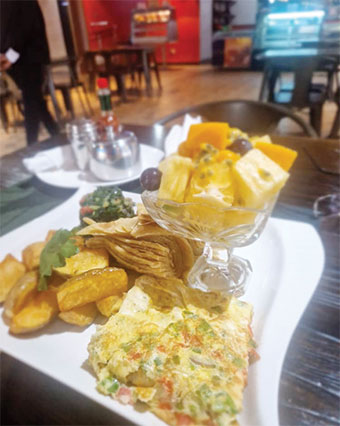 Gators Café combines ambience with deliciousness - The Observer